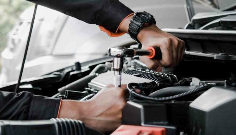 4 Characteristics of a Good At-Home Auto Mechanic