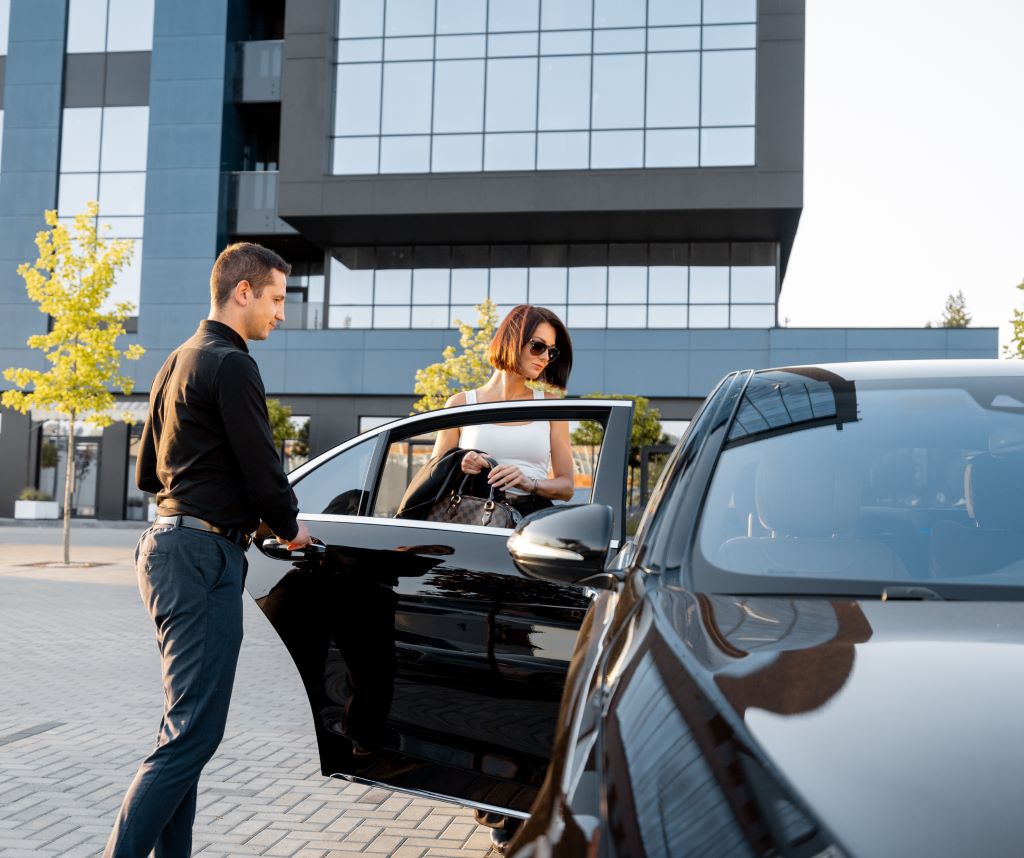 Things You Must Consider Before Hiring a Luxury Car for Travel - Autos ...