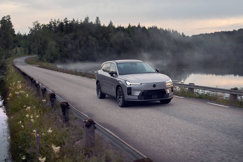 Volvo Unveils XC70: The Ultimate Plug-In Hybrid Experience - Autos Community - The World’s Most ...